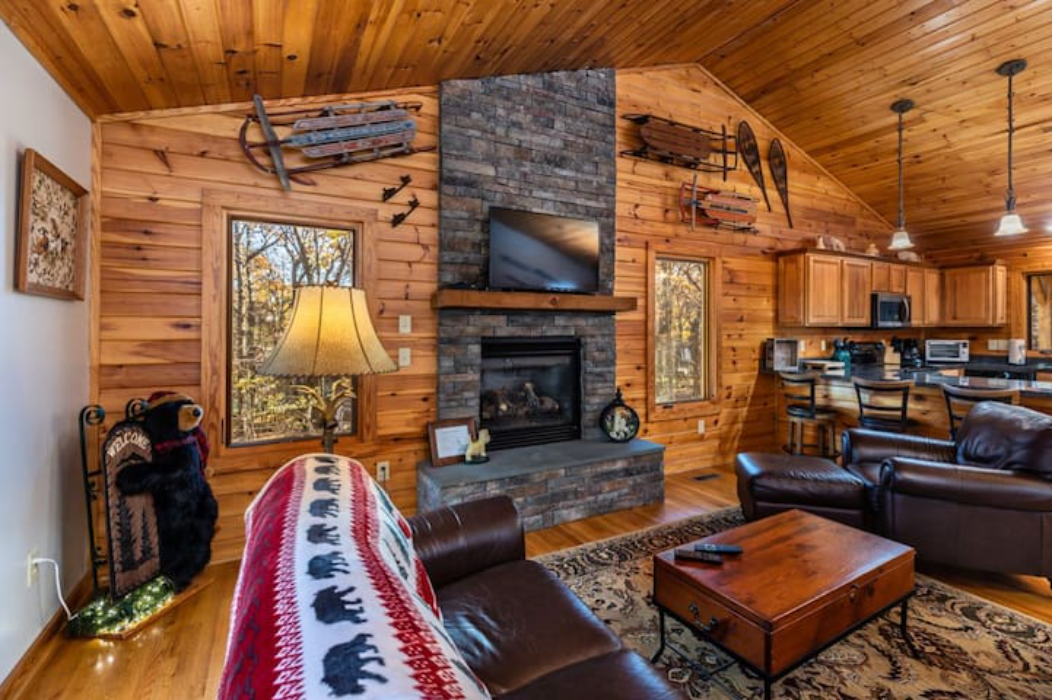 Hot Tub DogsOK Grill Fireplace Pac Man Pool Tennis | Stay Bubo Shenandoah
