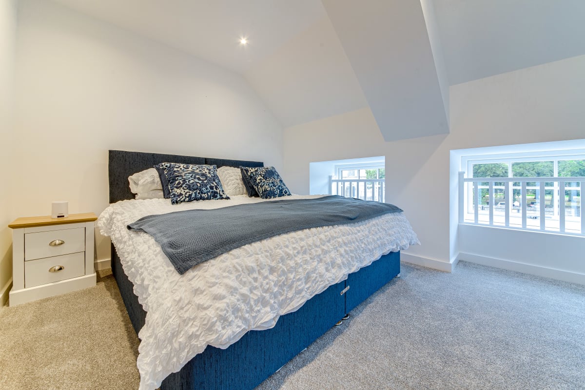 Stylish & Contemporary 2 Bedroom House in Worksop | Evostar Short Stays