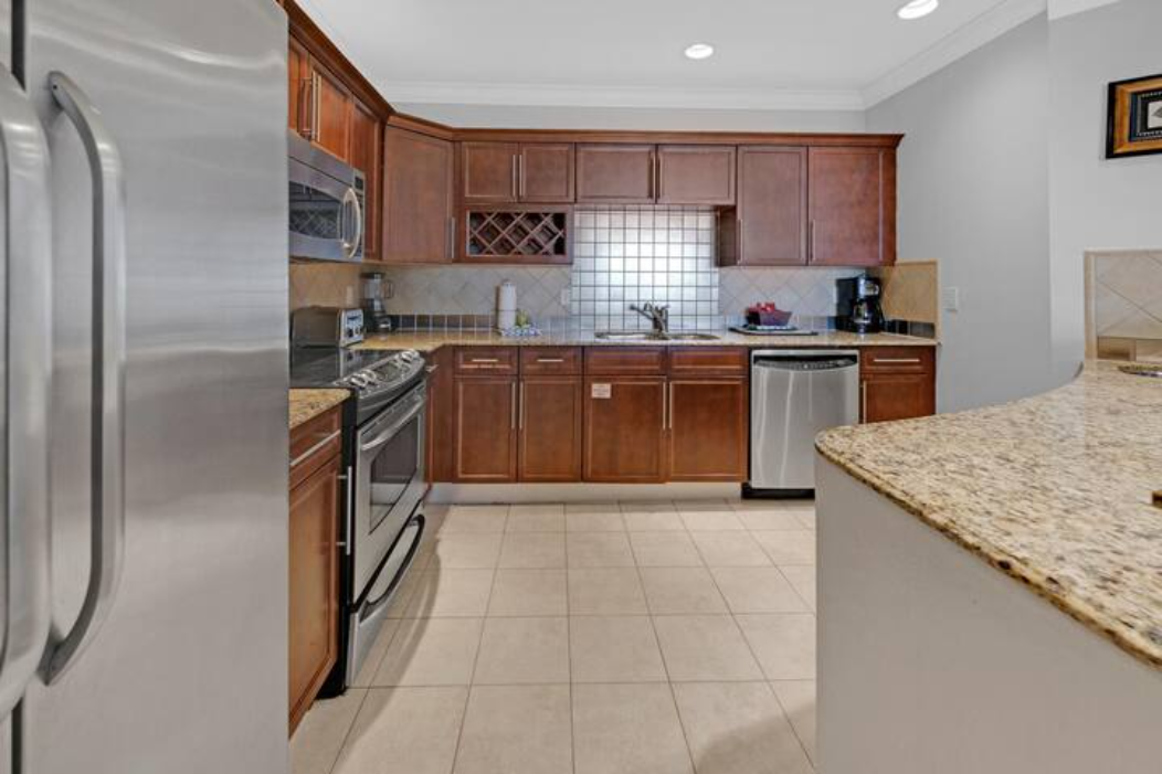 Emerald Grande 707 Waterfront | Bluewater Rentals