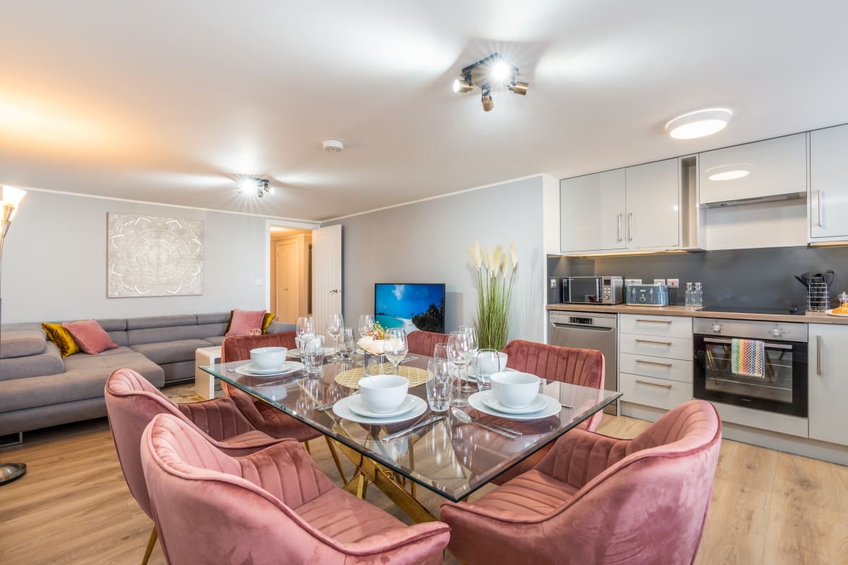 London Street, Andover, Hampshire, SP102NU, United Kingdom | Teza Homes