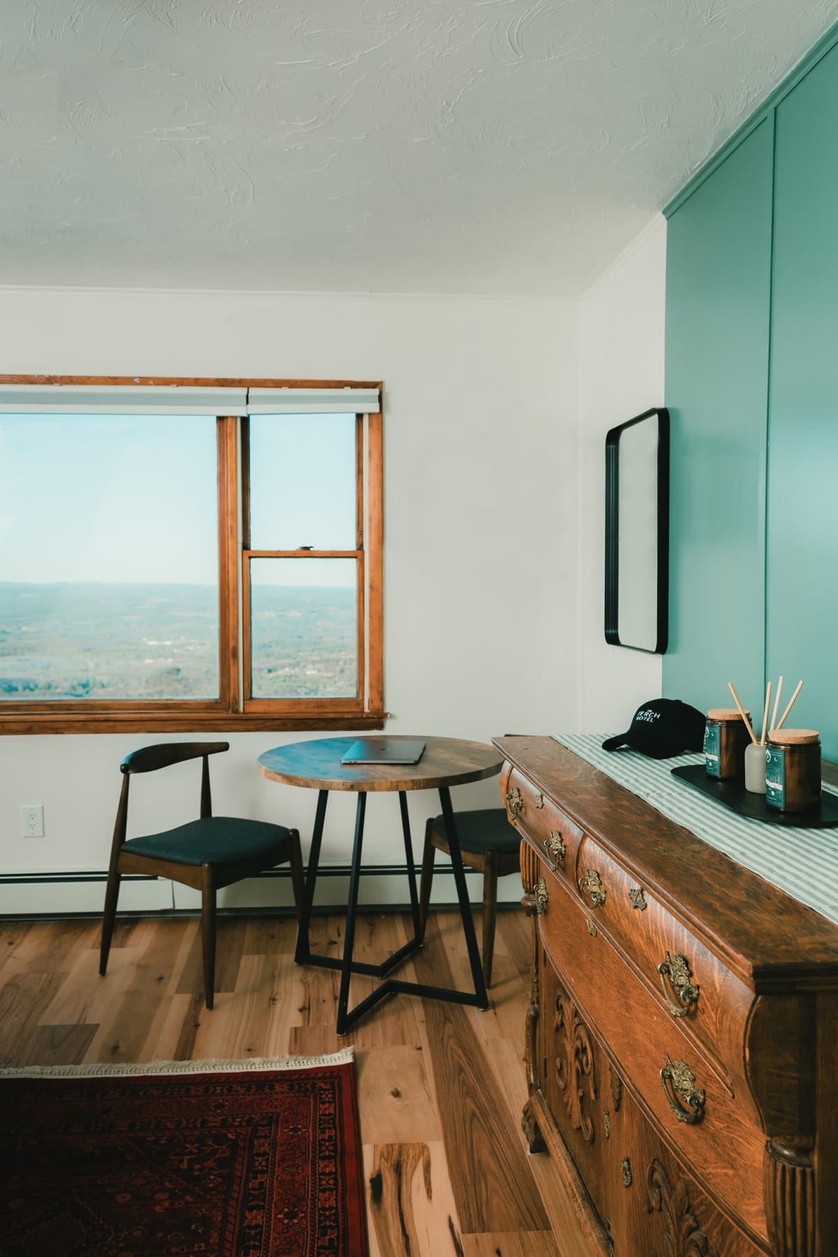 Queen - 5 State View Room 6 | The Perch Hotel