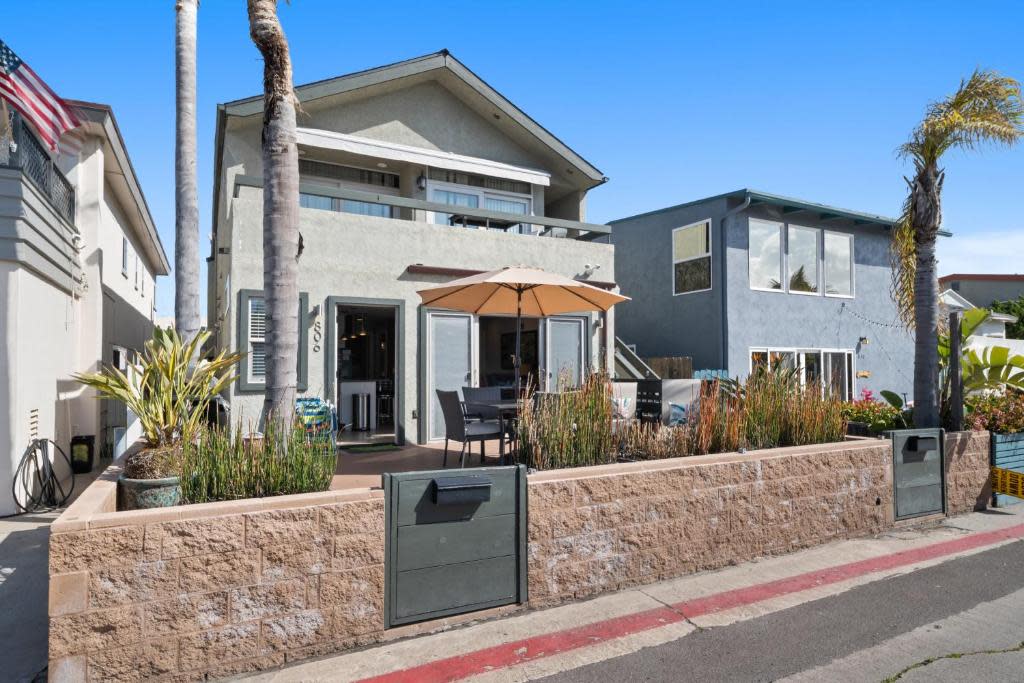 Stunning Beach Home - large patio, parking, ac & dog friendly ...
